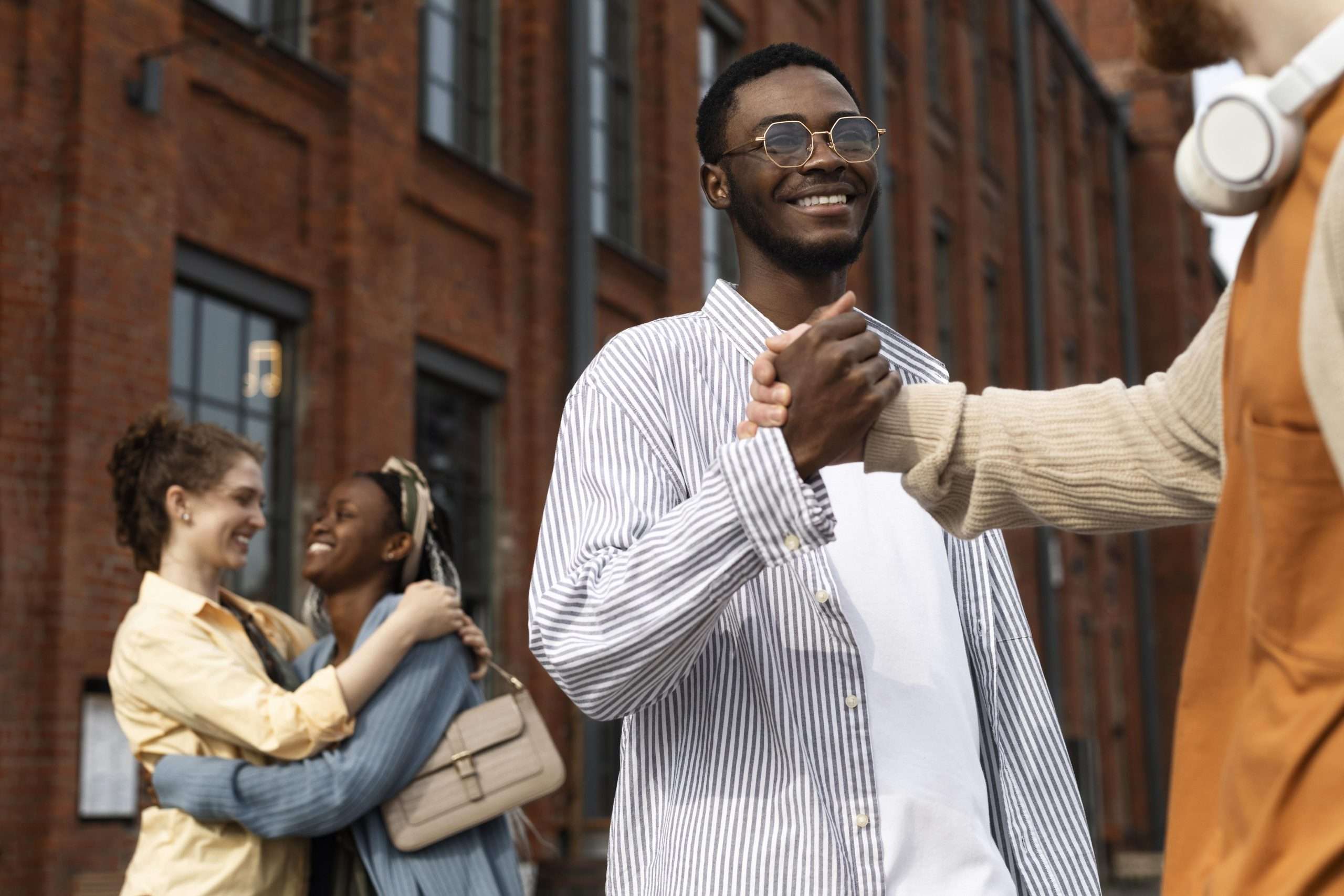 The Love Central - Kindness to Strangers: Why It Matters and How to Do It