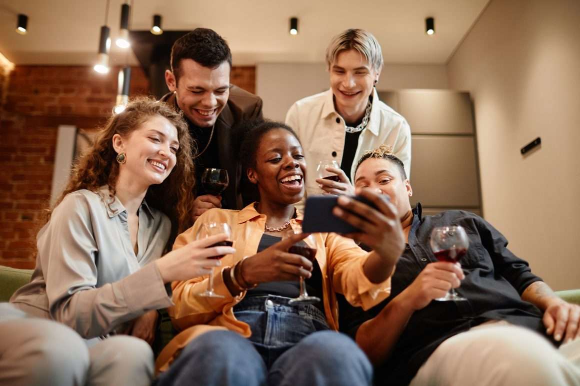 The Love Central - The Top 5 Dating Apps in Canada