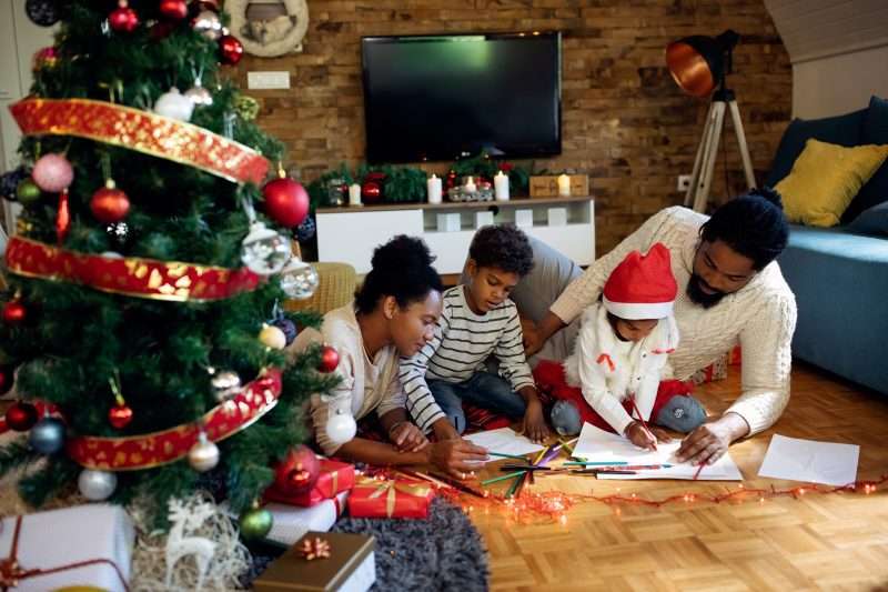 How to Decorate Your Christmas Tree on a Budget