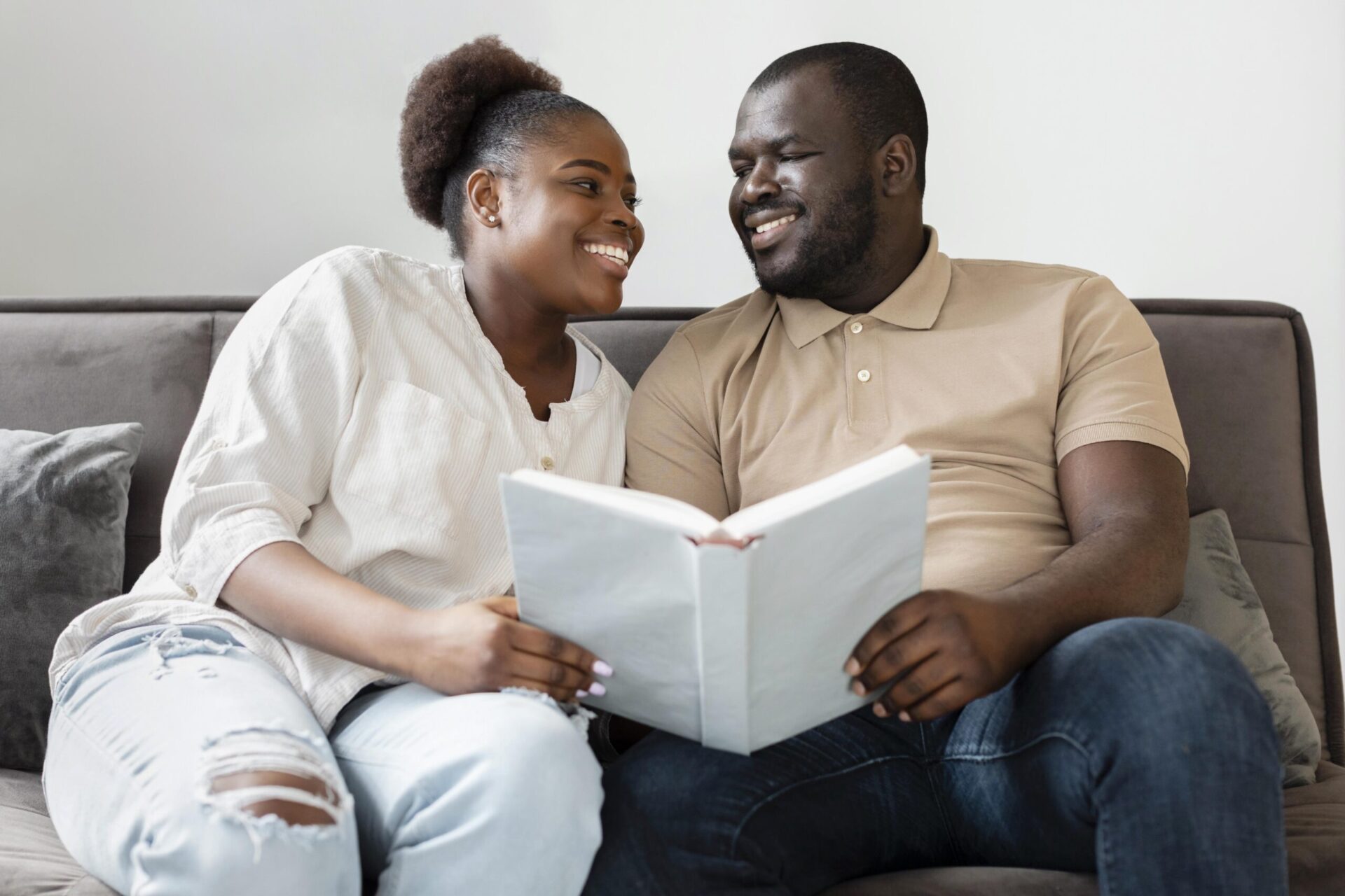 The Love Central - The Best 5 Books on Communication for Couples in 2025